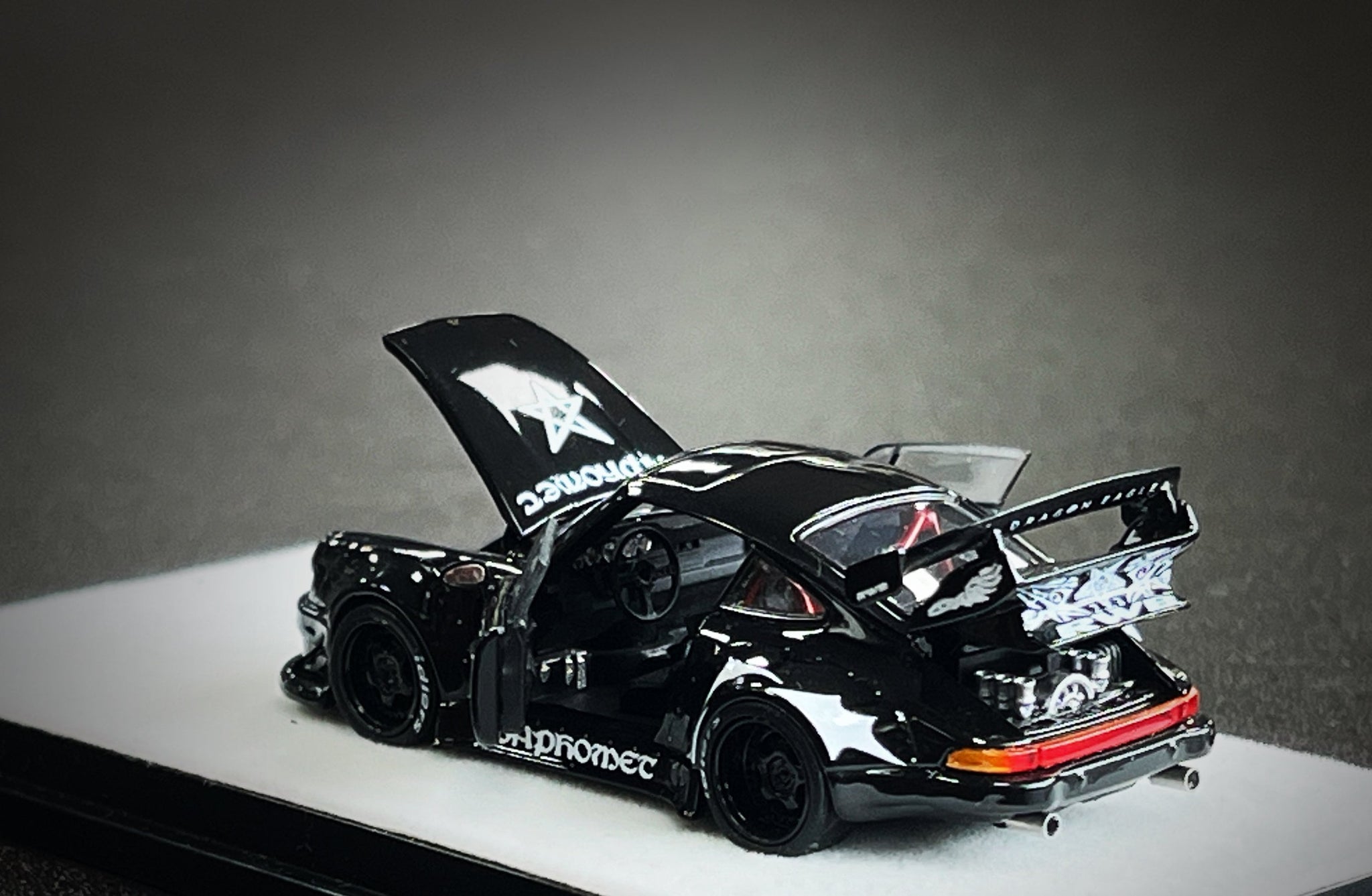 PGM 1:64 Porsche RWB930 Baphomet Demon – Little Luca's Toys