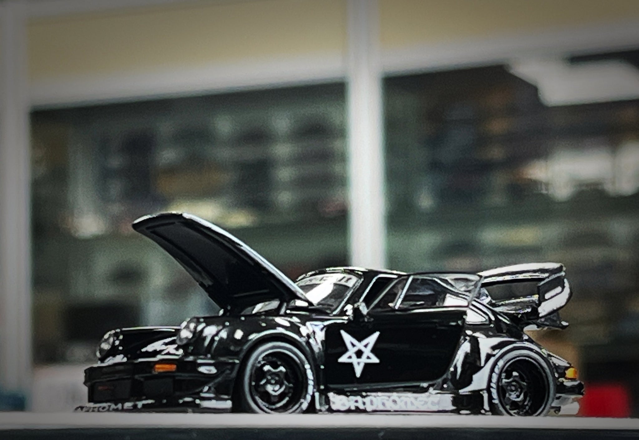 PGM 1:64 Porsche RWB930 Baphomet Demon – Little Luca's Toys